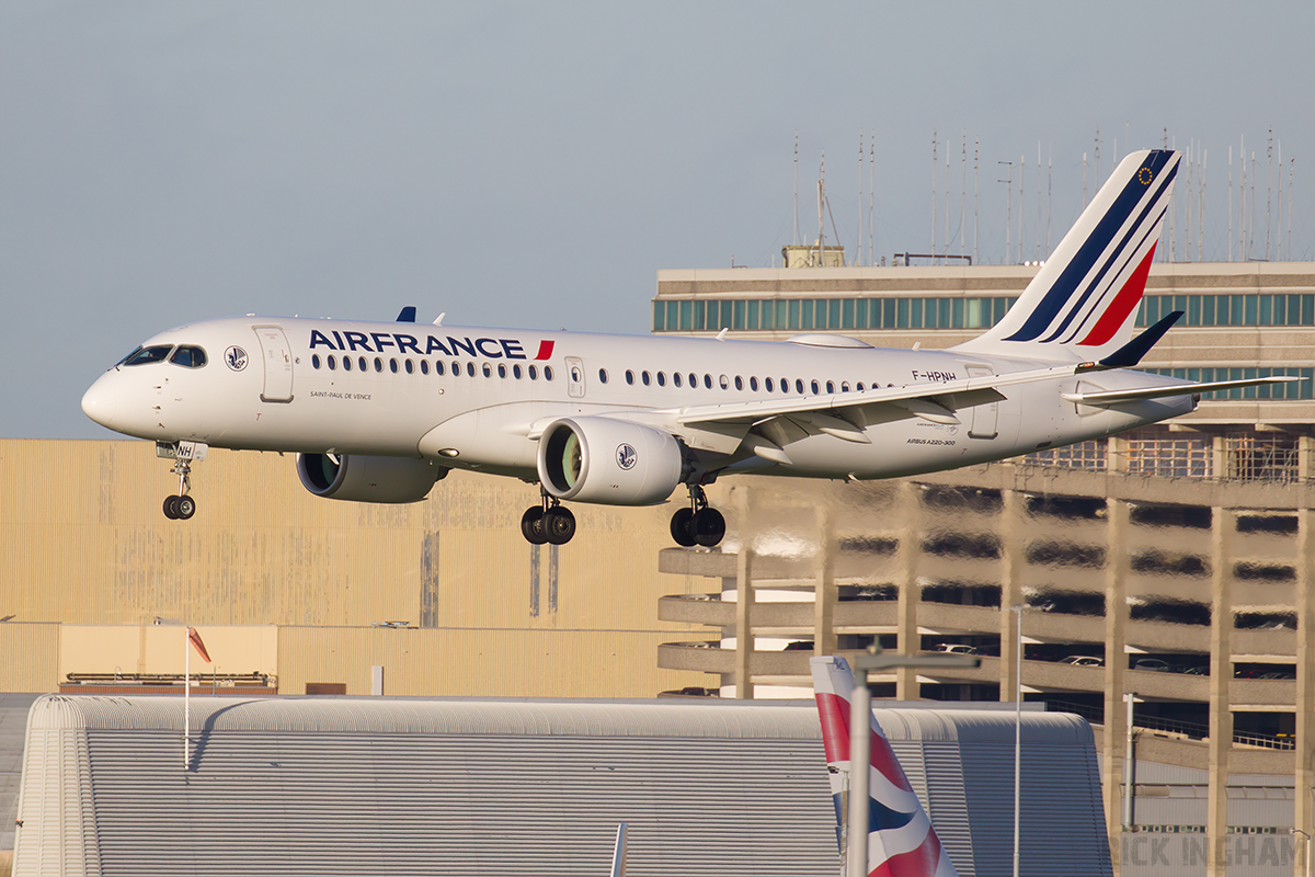Airbus A220-300 - F-HPNH - Air France